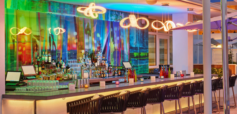 Downtown Sarasota Hotel with Rooftop Bar – Art Ovation